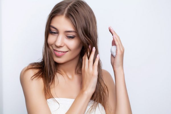 Here’s What Causes Hair Breakage And How To Stop It | Kintsugi Hair